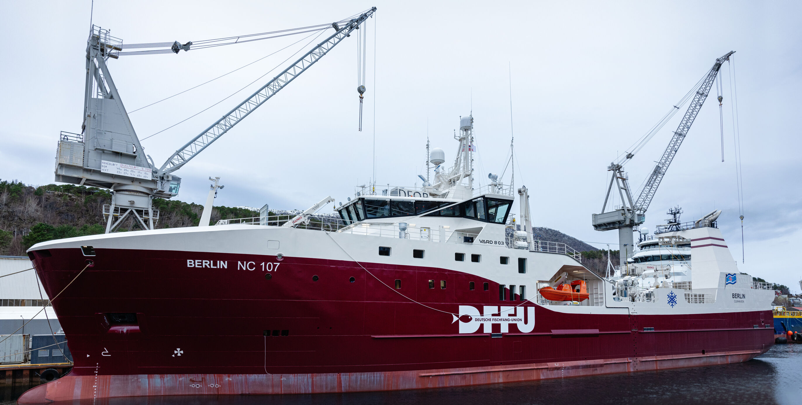 Stern trawler NB 931 delivered to DFFU - VARD