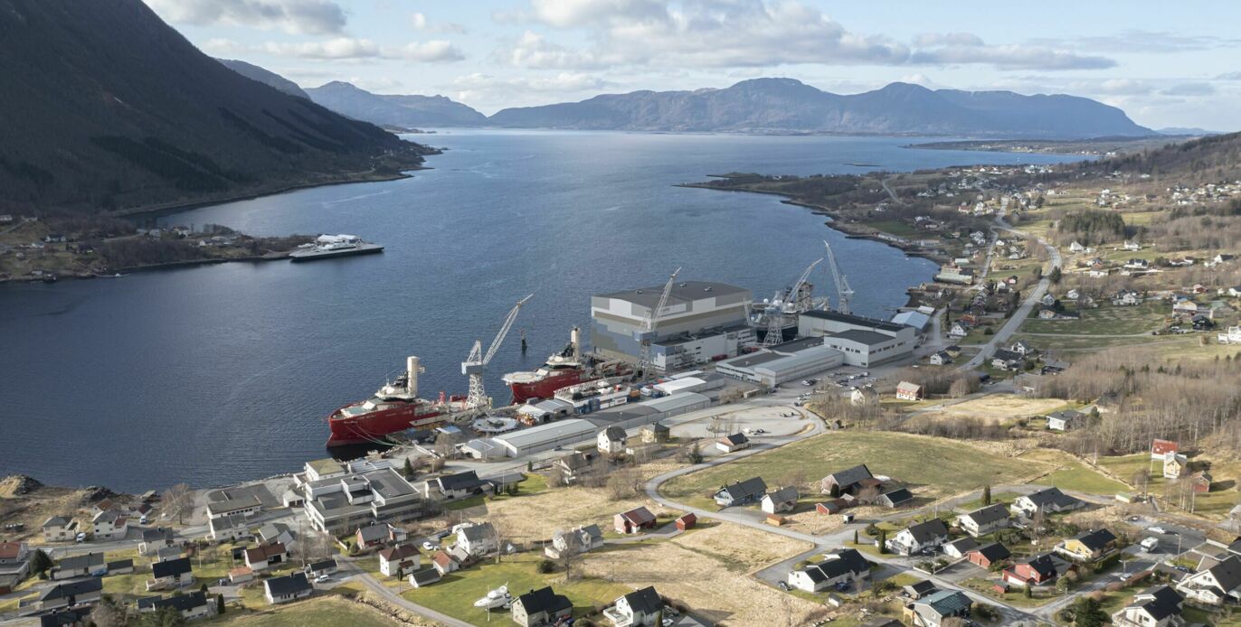 NB 975 and 976 at quay: A milestone in the VARD North Star ...